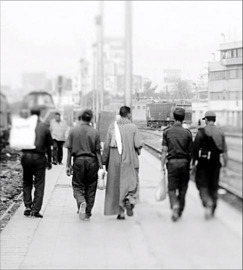 Mohamed Ezz ”Masr Station” - The Eye of Photography Magazine