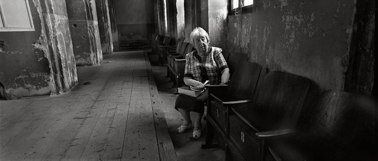 Dennis Darling: -Families Gone To Ash - The Eye of Photography Magazine