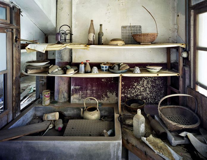 Yves Marchand & Romain Meffre: Gunkanjima - L'Œil de la Photographie ...