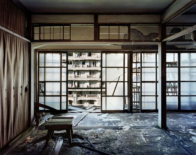 Yves Marchand & Romain Meffre: Gunkanjima - L'Œil de la Photographie ...
