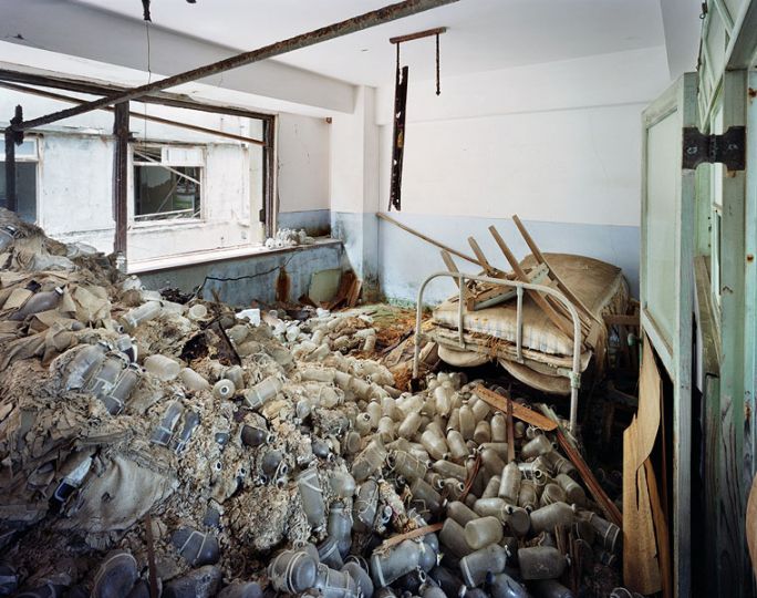 Yves Marchand & Romain Meffre: Gunkanjima - L'Œil de la Photographie ...