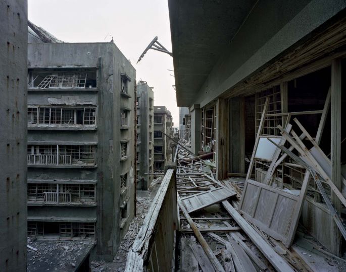 Yves Marchand & Romain Meffre: Gunkanjima - L'Œil de la Photographie ...