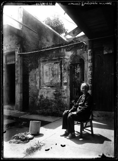 Maxime Zhang, The Discreet Charm of the Glass Plate - The Eye of ...