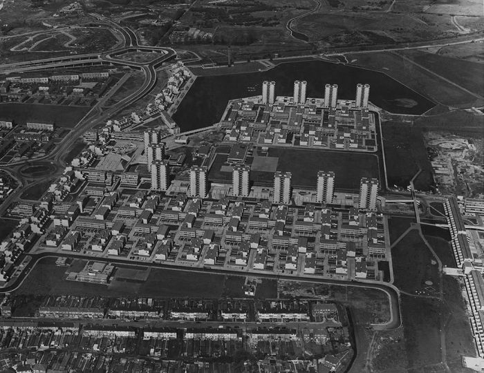La Ville de Demain - 50 ans de Thamesmead - L'Œil de la Photographie ...