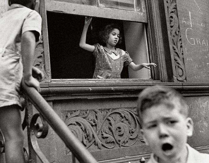 Helen Levitt : Ordinary Virtue of Owning the Street - The Eye of ...