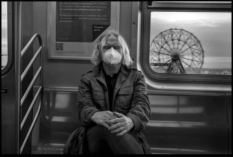 Peter Turnley : A New York-Paris Visual Diary - The Human Face of Covid ...