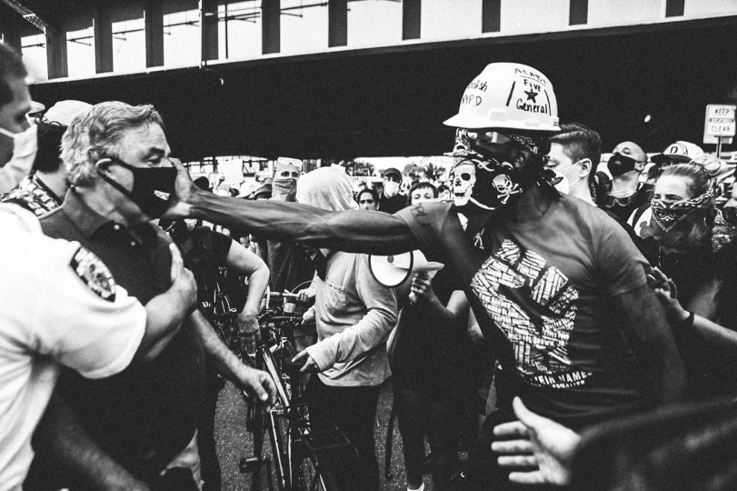 Damiani : Mel D. Cole : American Protest - Photographs 2020 - 2021 ...