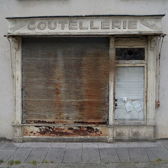 Franck Delautre : Orphan Shop Windows - The Eye of Photography Magazine