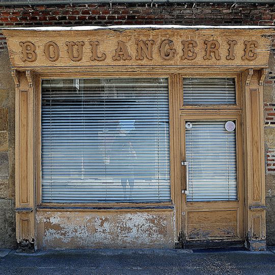 Franck Delautre : Orphan Shop Windows - The Eye of Photography Magazine