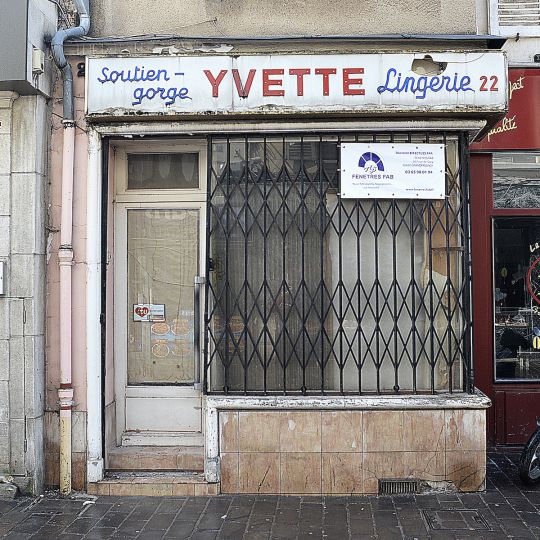 Franck Delautre : Orphan Shop Windows - The Eye of Photography Magazine