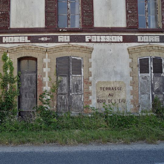 Franck Delautre : Orphan Shop Windows - The Eye of Photography Magazine