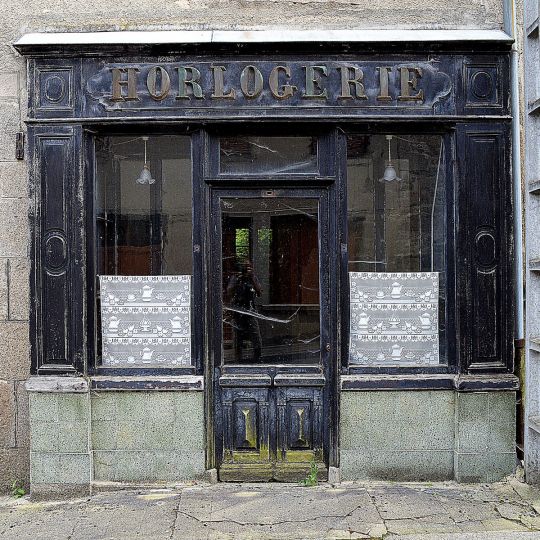Franck Delautre : Orphan Shop Windows - The Eye of Photography Magazine