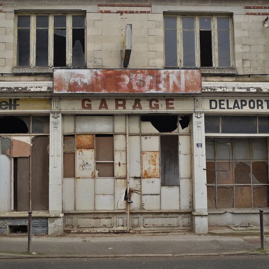 Franck Delautre : Orphan Shop Windows - The Eye of Photography Magazine