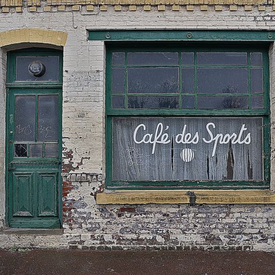 Franck Delautre : Orphan Shop Windows - The Eye of Photography Magazine