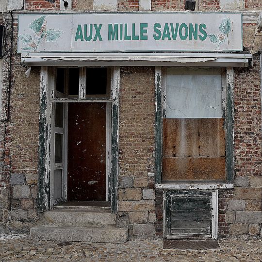 Franck Delautre : Orphan Shop Windows - The Eye of Photography Magazine