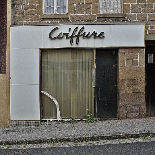 Franck Delautre : Orphan Shop Windows - The Eye of Photography Magazine