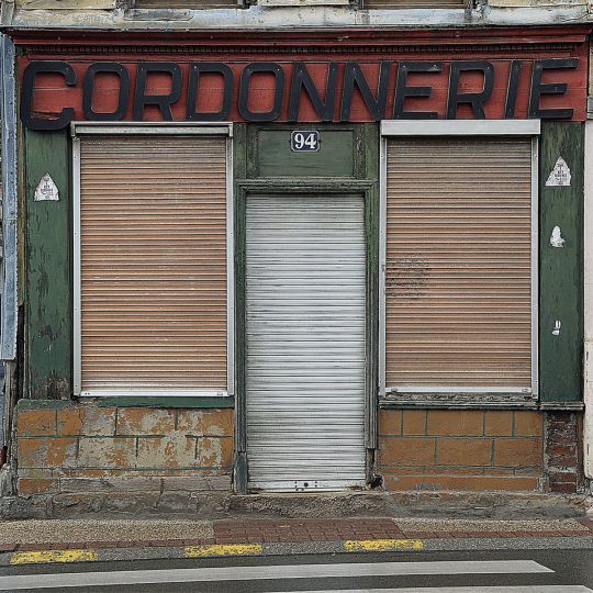 Franck Delautre : Orphan Shop Windows - The Eye of Photography Magazine