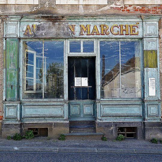 Franck Delautre : Orphan Shop Windows - The Eye of Photography Magazine