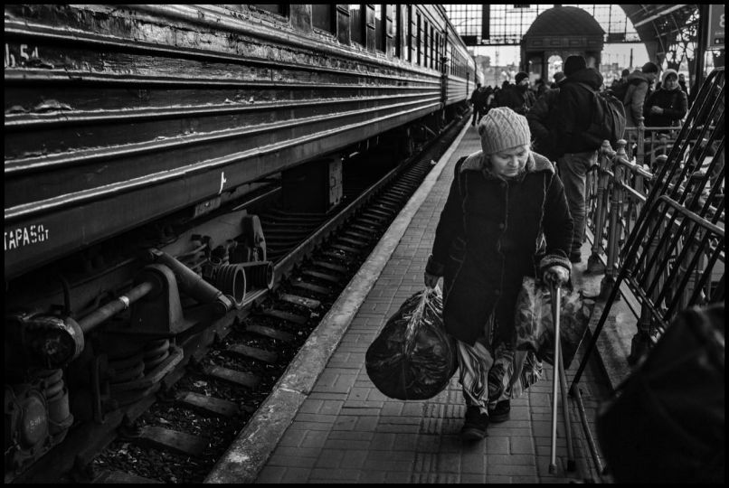 The Washington Post Magazine : Peter Turnley : Ukraine Refugee Exodus ...