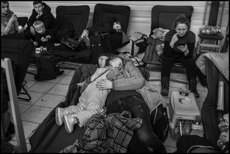 The Washington Post Magazine : Peter Turnley : Ukraine Refugee Exodus ...