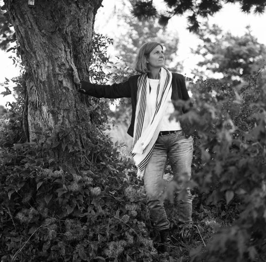 Anzenberger Gallery : Regina Anzenberger : Under the Apple Tree - The ...