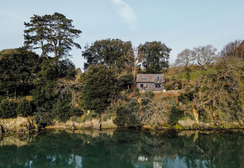 Hoxton Mini Press : Holly Farrier : British Cabins & Hideaways : An ...
