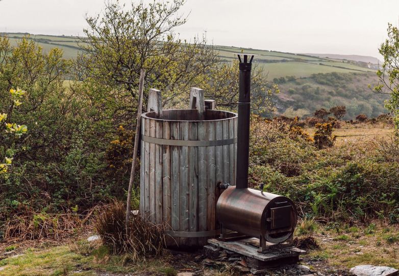 Hoxton Mini Press : Holly Farrier : British Cabins & Hideaways : An ...